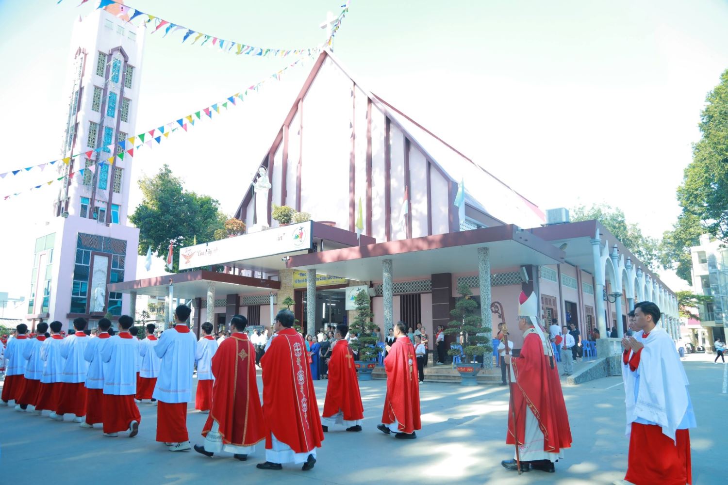 Thánh lễ Thêm Sức tại giáo xứ Thánh Nguyễn Duy Khang - Thủ Đức